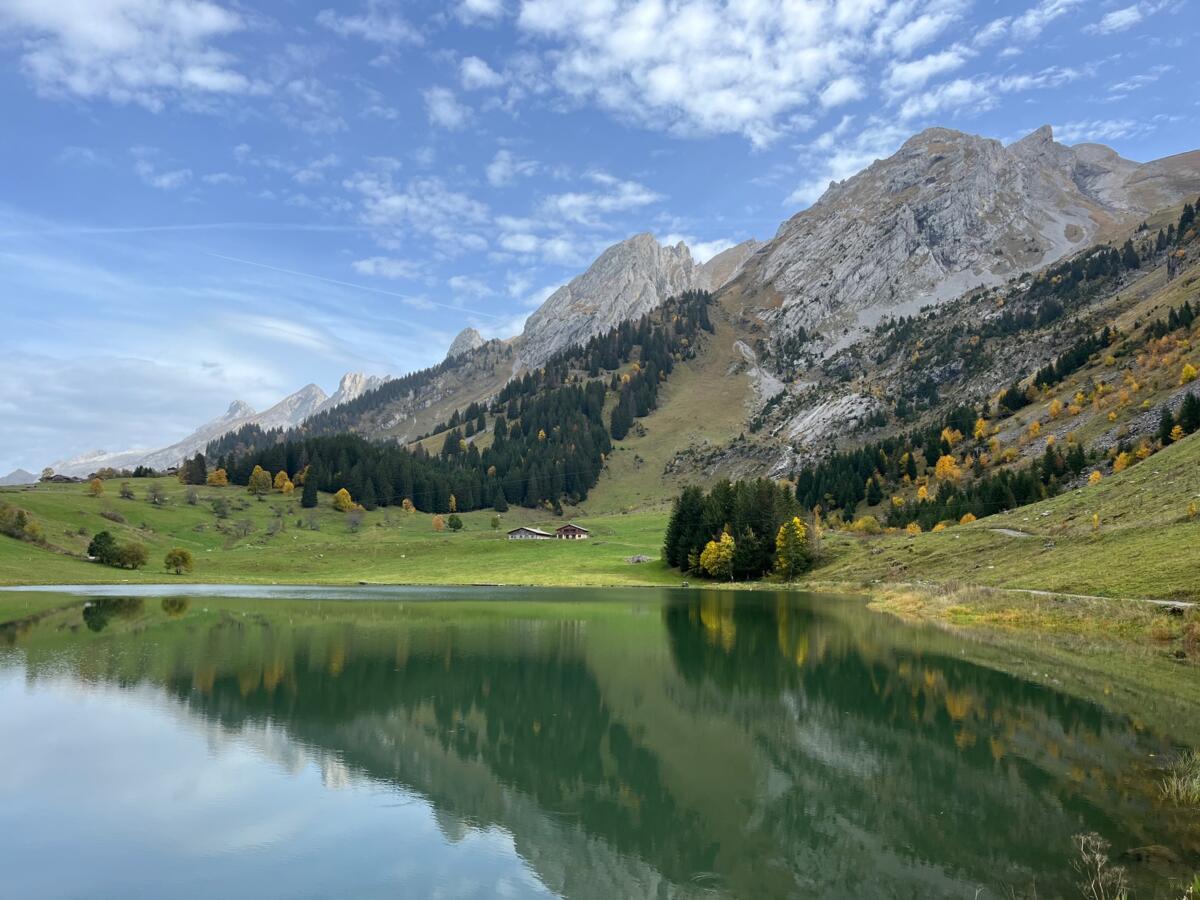 Lac des Confins à La Clusaz : activités, randos et événements uniques